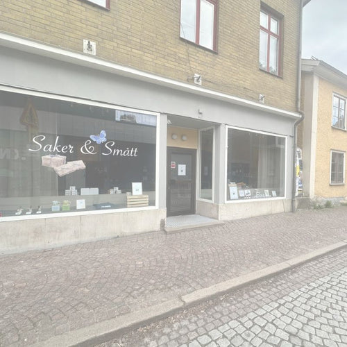 Saker & Smått: Unika Fynd & Personliga Presenter Online – Saker&Smått